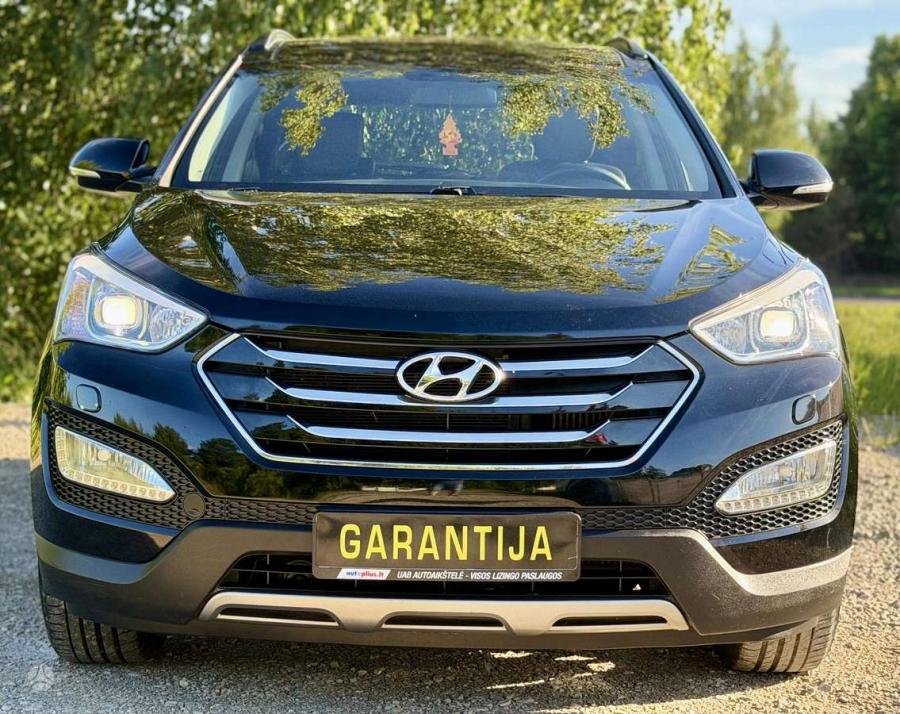 Black Hyundai Santa Fe 2015 in Siauliai, with an engine capacity of 2.20 L and mileage of 192 thousand km for 14999 €, photo 6 on AUTOMOTO.COM.LV