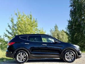 Black Hyundai Santa Fe 2015 in Siauliai, with an engine capacity of 2.20 L and mileage of 192 thousand km for 14999 €, photo 15 on AUTOMOTO.COM.LV