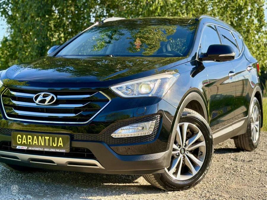 Black Hyundai Santa Fe 2015 in Siauliai, with an engine capacity of 2.20 L and mileage of 192 thousand km for 14999 €, photo 17 on AUTOMOTO.COM.LV