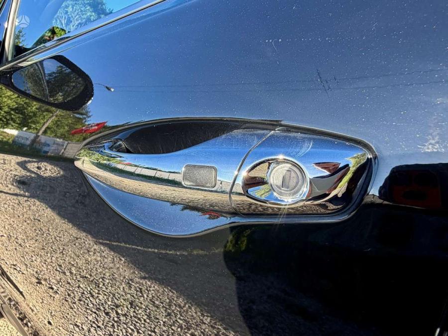 Black Hyundai Santa Fe 2015 in Siauliai, with an engine capacity of 2.20 L and mileage of 192 thousand km for 14999 €, photo 21 on AUTOMOTO.COM.LV