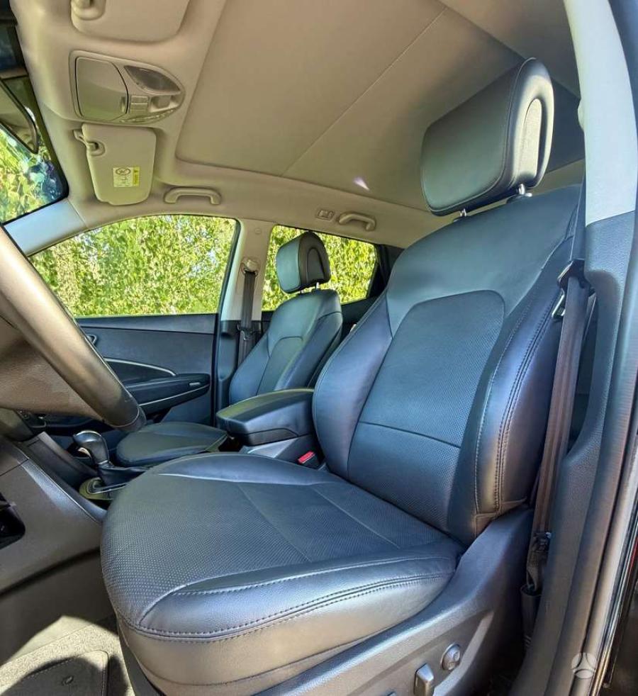 Black Hyundai Santa Fe 2015 in Siauliai, with an engine capacity of 2.20 L and mileage of 192 thousand km for 14999 €, photo 24 on AUTOMOTO.COM.LV