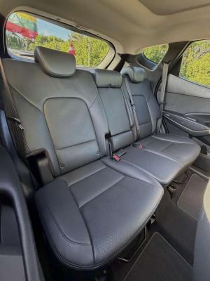 Black Hyundai Santa Fe 2015 in Siauliai, with an engine capacity of 2.20 L and mileage of 192 thousand km for 14999 €, photo 27 on AUTOMOTO.COM.LV