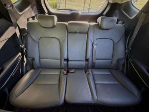 Black Hyundai Santa Fe 2015 in Siauliai, with an engine capacity of 2.20 L and mileage of 192 thousand km for 14999 €, photo 29 on AUTOMOTO.COM.LV