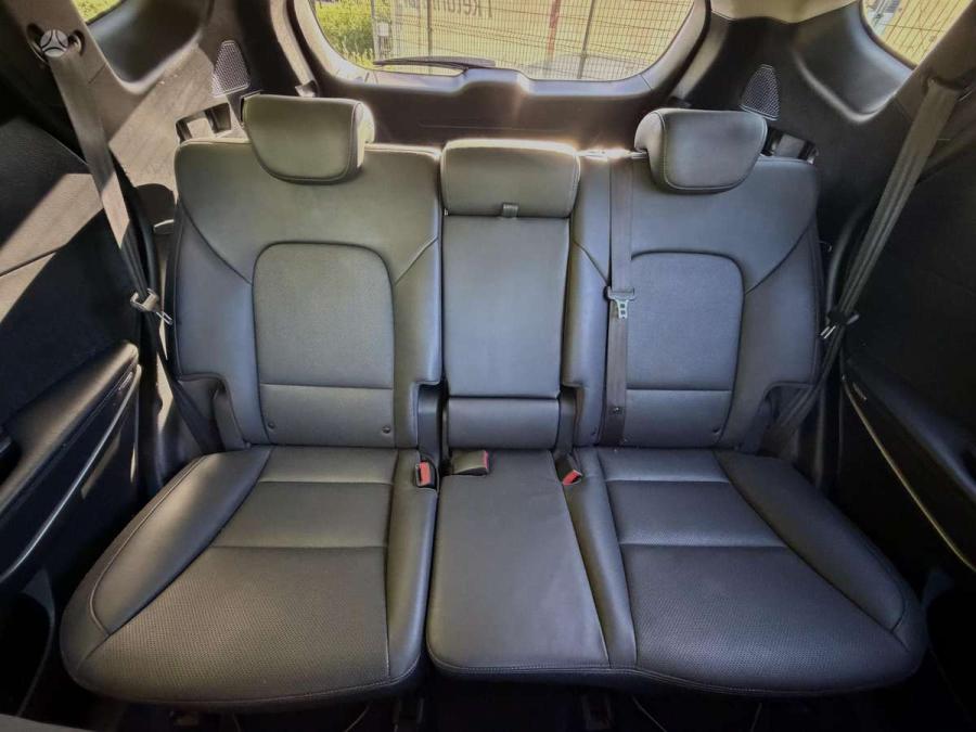 Black Hyundai Santa Fe 2015 in Siauliai, with an engine capacity of 2.20 L and mileage of 192 thousand km for 14999 €, photo 29 on AUTOMOTO.COM.LV