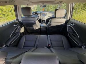 Black Hyundai Santa Fe 2015 in Siauliai, with an engine capacity of 2.20 L and mileage of 192 thousand km for 14999 €, photo 30 on AUTOMOTO.COM.LV