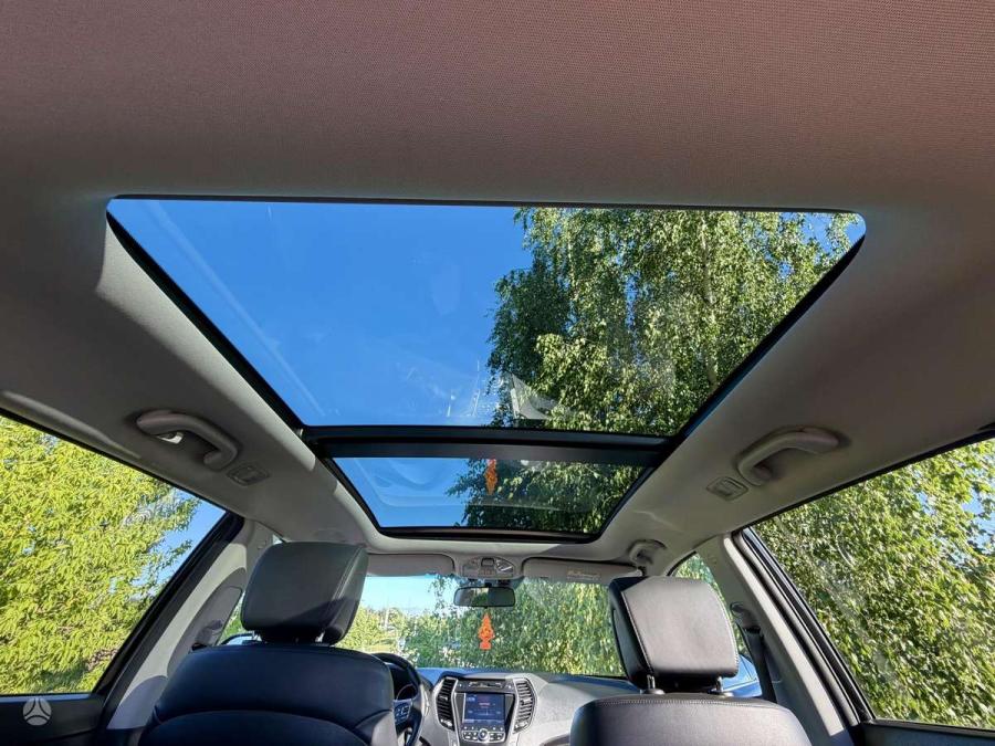 Black Hyundai Santa Fe 2015 in Siauliai, with an engine capacity of 2.20 L and mileage of 192 thousand km for 14999 €, photo 32 on AUTOMOTO.COM.LV