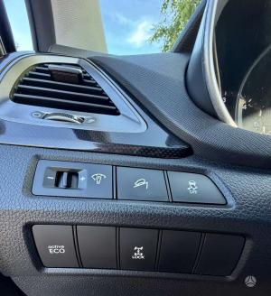 Black Hyundai Santa Fe 2015 in Siauliai, with an engine capacity of 2.20 L and mileage of 192 thousand km for 14999 €, photo 33 on AUTOMOTO.COM.LV