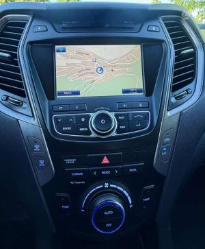 Black Hyundai Santa Fe 2015 in Siauliai, with an engine capacity of 2.20 L and mileage of 192 thousand km for 14999 €, photo 35 on AUTOMOTO.COM.LV