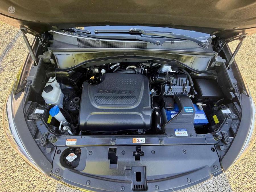 Black Hyundai Santa Fe 2015 in Siauliai, with an engine capacity of 2.20 L and mileage of 192 thousand km for 14999 €, photo 38 on AUTOMOTO.COM.LV
