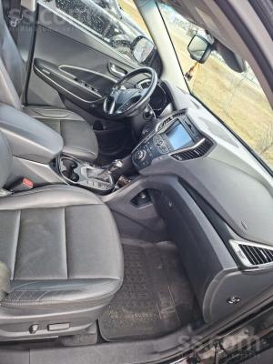 Melns Hyundai Santa Fe 2015 Valmiera, ar dzinēja tilpumu 2.20 L un nobraukumu 221 tūkst. km par 9600 €, foto 6 vietnē AUTOMOTO.COM.LV