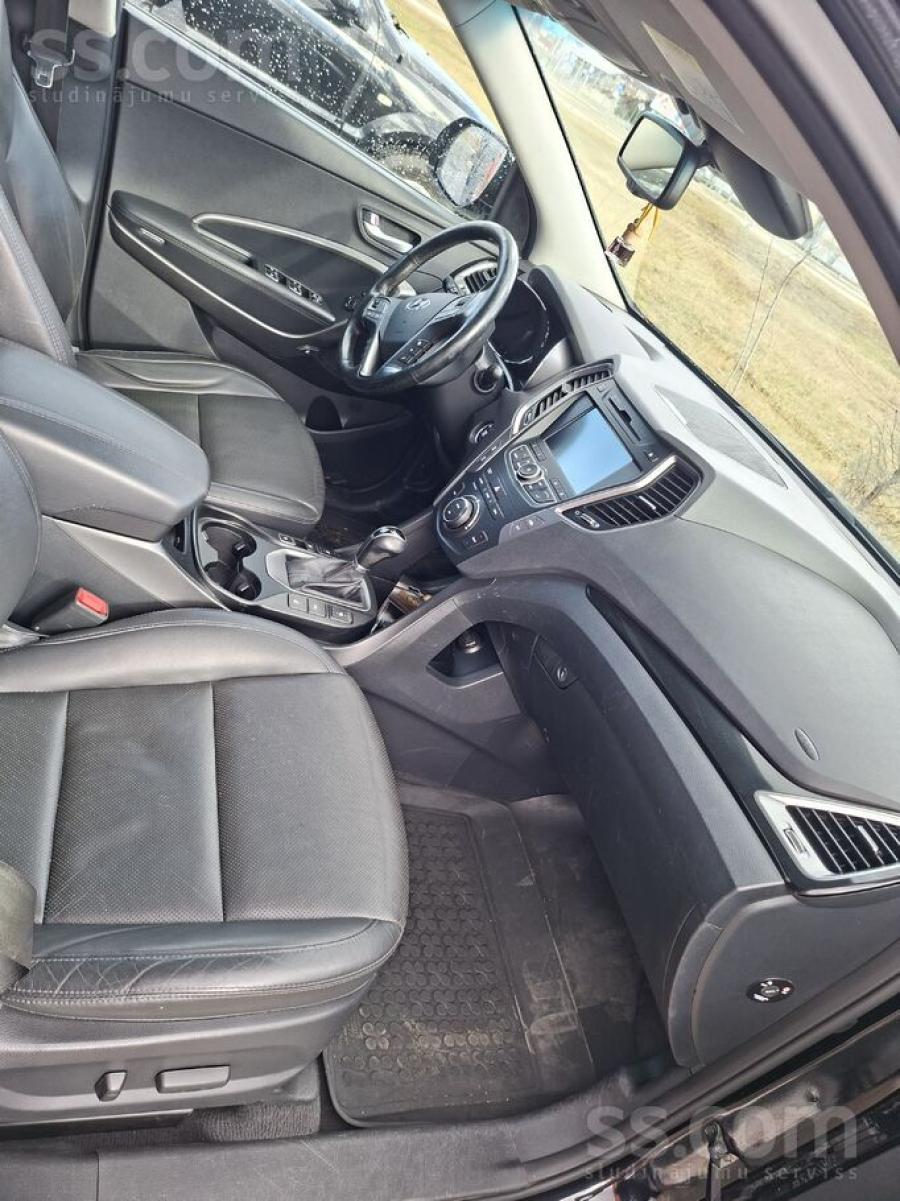 Melns Hyundai Santa Fe 2015 Valmiera, ar dzinēja tilpumu 2.20 L un nobraukumu 221 tūkst. km par 9600 €, foto 6 vietnē AUTOMOTO.COM.LV