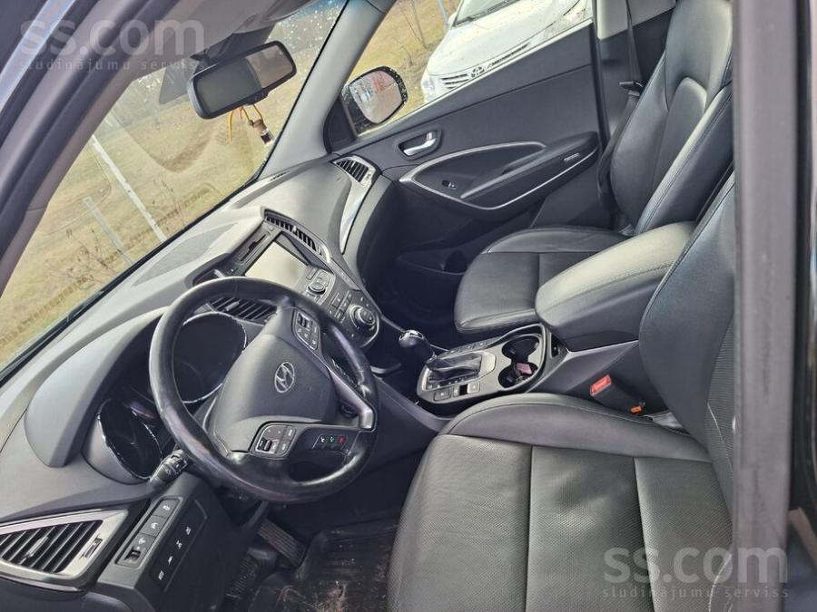 Melns Hyundai Santa Fe 2015 Valmiera, ar dzinēja tilpumu 2.20 L un nobraukumu 221 tūkst. km par 9600 €, foto 9 vietnē AUTOMOTO.COM.LV