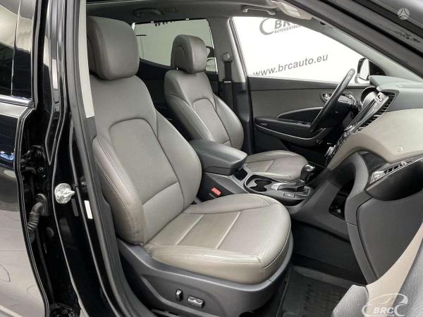 Black Hyundai Santa Fe 2016 in Vilnius, with an engine capacity of 2.00 L and mileage of 73 thousand km for 11900 €, photo 8 on AUTOMOTO.COM.LV