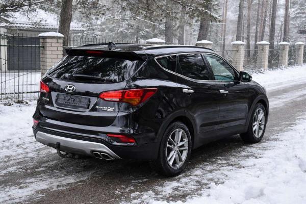 Melns Hyundai Santa Fe 2016 Viļņa, ar dzinēja tilpumu 2.20 L un nobraukumu 249 tūkst. km par 15000 €, foto 4 vietnē AUTOMOTO.COM.LV