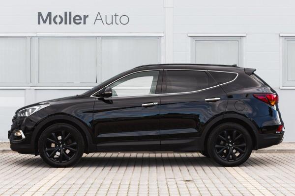 Black Hyundai Santa Fe 2016 in Ventspils, with an engine capacity of 2.20 L and mileage of 144 thousand km for 12300 €, photo 3 on AUTOMOTO.COM.LV