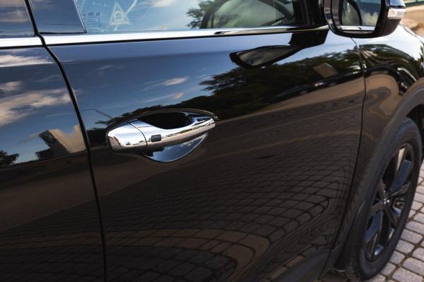 Black Hyundai Santa Fe 2016 in Ventspils, with an engine capacity of 2.20 L and mileage of 144 thousand km for 12300 €, photo 11 on AUTOMOTO.COM.LV