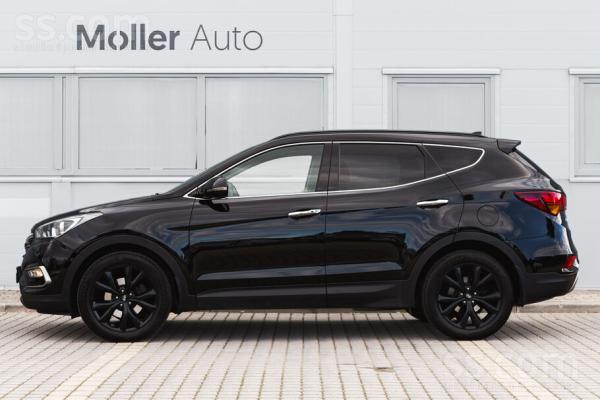 Black Hyundai Santa Fe 2016 in Ventspils, with an engine capacity of 2.20 L and mileage of 145 thousand km for 12300 €, photo 3 on AUTOMOTO.COM.LV