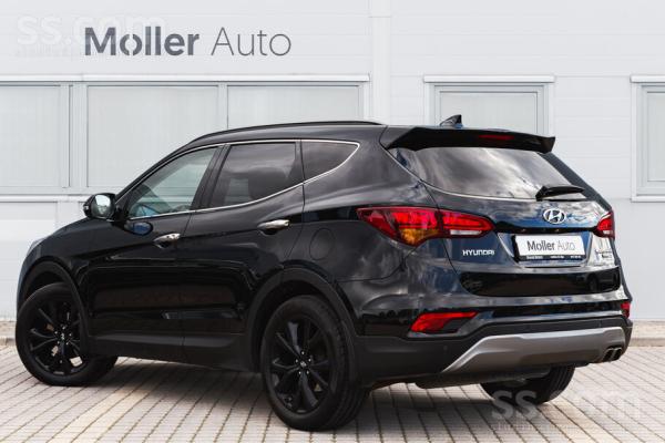 Black Hyundai Santa Fe 2016 in Ventspils, with an engine capacity of 2.20 L and mileage of 145 thousand km for 12300 €, photo 4 on AUTOMOTO.COM.LV