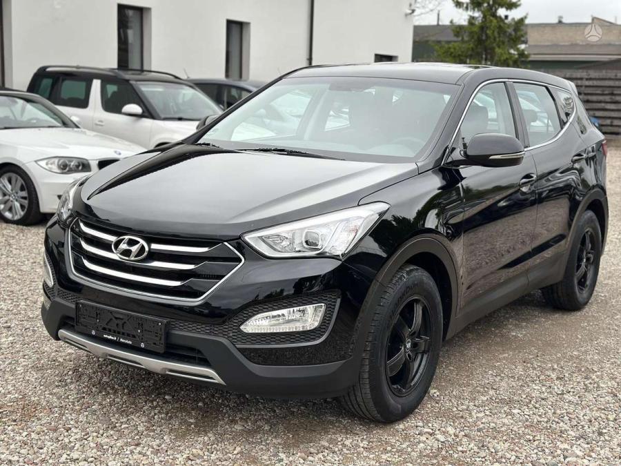 Black Hyundai Santa Fe 2016 in Telschi, with an engine capacity of 2.00 L and mileage of 212 thousand km for 8300 €, photo 1 on AUTOMOTO.COM.LV