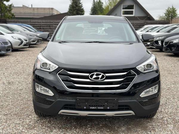 Black Hyundai Santa Fe 2016 in Telschi, with an engine capacity of 2.00 L and mileage of 212 thousand km for 8300 €, photo 3 on AUTOMOTO.COM.LV