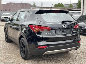 Black Hyundai Santa Fe 2016 in Telschi, with an engine capacity of 2.00 L and mileage of 212 thousand km for 8300 €, photo 7 on AUTOMOTO.COM.LV