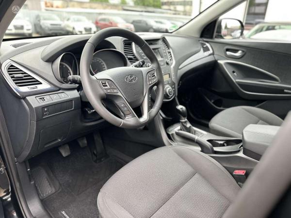 Black Hyundai Santa Fe 2016 in Telschi, with an engine capacity of 2.00 L and mileage of 212 thousand km for 8300 €, photo 8 on AUTOMOTO.COM.LV