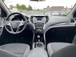 Black Hyundai Santa Fe 2016 in Telschi, with an engine capacity of 2.00 L and mileage of 212 thousand km for 8300 €, photo 9 on AUTOMOTO.COM.LV