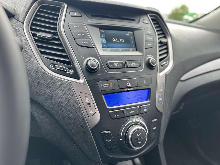 Black Hyundai Santa Fe 2016 in Telschi, with an engine capacity of 2.00 L and mileage of 212 thousand km for 8300 €, photo 16 on AUTOMOTO.COM.LV