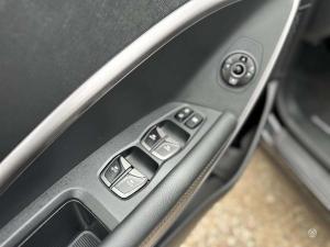 Black Hyundai Santa Fe 2016 in Telschi, with an engine capacity of 2.00 L and mileage of 212 thousand km for 8300 €, photo 19 on AUTOMOTO.COM.LV