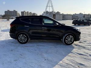 Black Hyundai Santa Fe 2017 in Kaunas, with an engine capacity of 2.20 L and mileage of 187 thousand km for 15500 €, photo 3 on AUTOMOTO.COM.LV