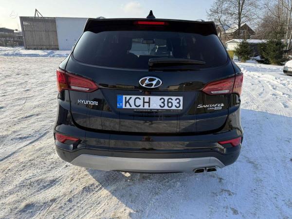 Black Hyundai Santa Fe 2017 in Kaunas, with an engine capacity of 2.20 L and mileage of 187 thousand km for 15500 €, photo 5 on AUTOMOTO.COM.LV