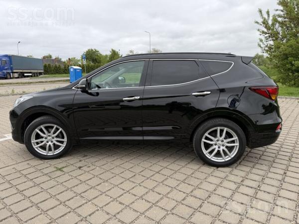 Melns Hyundai Santa Fe 2017 Daugavpils, ar dzinēja tilpumu 2.20 L un nobraukumu 241 tūkst. km par 14800 €, foto 2 vietnē AUTOMOTO.COM.LV