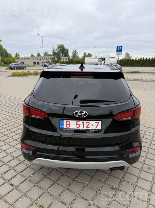 Melns Hyundai Santa Fe 2017 Daugavpils, ar dzinēja tilpumu 2.20 L un nobraukumu 241 tūkst. km par 14800 €, foto 3 vietnē AUTOMOTO.COM.LV