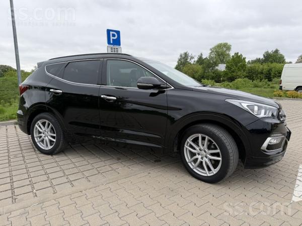 Melns Hyundai Santa Fe 2017 Daugavpils, ar dzinēja tilpumu 2.20 L un nobraukumu 241 tūkst. km par 14800 €, foto 5 vietnē AUTOMOTO.COM.LV