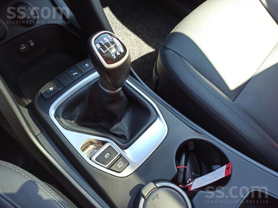 Melns Hyundai Santa Fe 2017 Daugavpils, ar dzinēja tilpumu 2.20 L un nobraukumu 0 tūkst. km par 14800 €, foto 32 vietnē AUTOMOTO.COM.LV