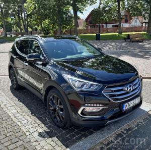 Black Hyundai Santa Fe 2017 in Ventspils, with an engine capacity of 2.20 L and mileage of 143 thousand km for 14390 €, photo 1 on AUTOMOTO.COM.LV