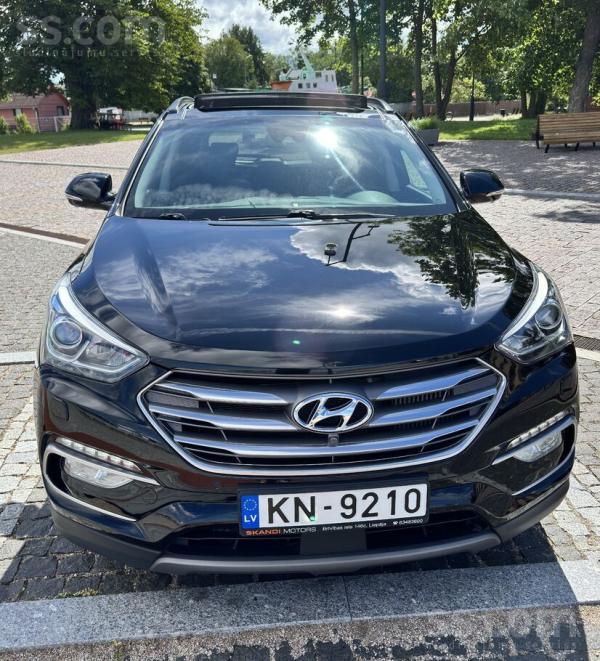 Black Hyundai Santa Fe 2017 in Ventspils, with an engine capacity of 2.20 L and mileage of 143 thousand km for 14390 €, photo 9 on AUTOMOTO.COM.LV