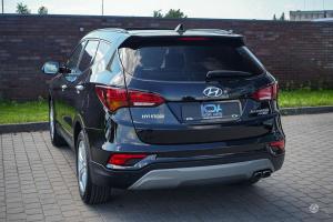 Black Hyundai Santa Fe 2017 in Marijampole, with an engine capacity of 2.20 L and mileage of 193 thousand km for 17350 €, photo 11 on AUTOMOTO.COM.LV
