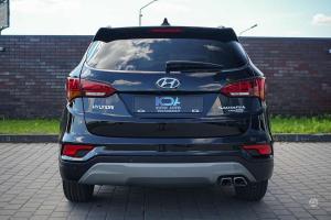 Black Hyundai Santa Fe 2017 in Marijampole, with an engine capacity of 2.20 L and mileage of 193 thousand km for 17350 €, photo 12 on AUTOMOTO.COM.LV