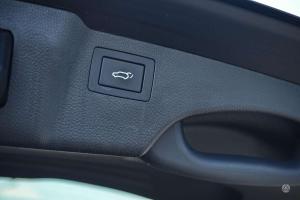 Black Hyundai Santa Fe 2017 in Marijampole, with an engine capacity of 2.20 L and mileage of 193 thousand km for 17350 €, photo 17 on AUTOMOTO.COM.LV