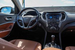 Black Hyundai Santa Fe 2017 in Marijampole, with an engine capacity of 2.20 L and mileage of 193 thousand km for 17350 €, photo 19 on AUTOMOTO.COM.LV