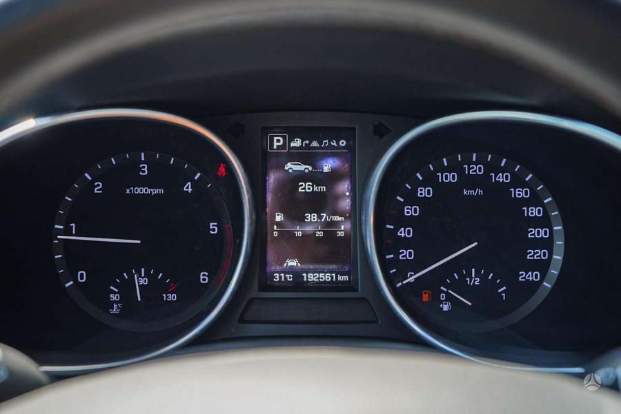 Black Hyundai Santa Fe 2017 in Marijampole, with an engine capacity of 2.20 L and mileage of 193 thousand km for 17350 €, photo 25 on AUTOMOTO.COM.LV