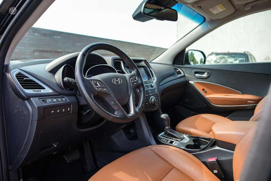 Black Hyundai Santa Fe 2017 in Marijampole, with an engine capacity of 2.20 L and mileage of 193 thousand km for 17350 €, photo 27 on AUTOMOTO.COM.LV