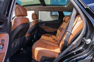 Black Hyundai Santa Fe 2017 in Marijampole, with an engine capacity of 2.20 L and mileage of 193 thousand km for 17350 €, photo 36 on AUTOMOTO.COM.LV