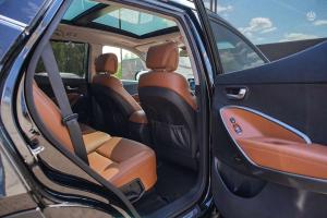 Black Hyundai Santa Fe 2017 in Marijampole, with an engine capacity of 2.20 L and mileage of 193 thousand km for 17350 €, photo 38 on AUTOMOTO.COM.LV