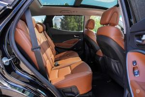 Black Hyundai Santa Fe 2017 in Marijampole, with an engine capacity of 2.20 L and mileage of 193 thousand km for 17350 €, photo 39 on AUTOMOTO.COM.LV