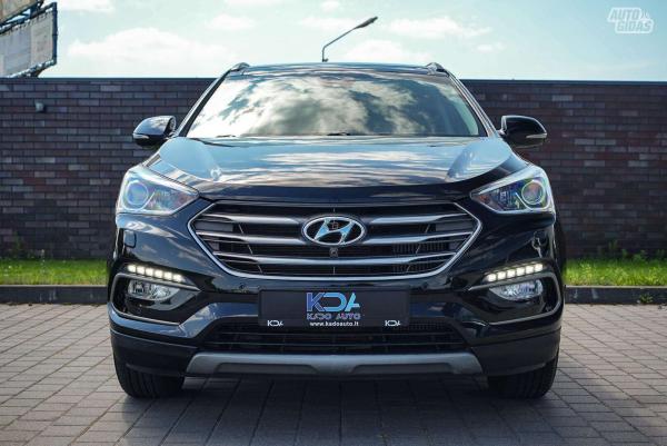 Black Hyundai Santa Fe 2017 in Kaunas, with an engine capacity of 2.20 L and mileage of 193 thousand km for 17350 €, photo 3 on AUTOMOTO.COM.LV