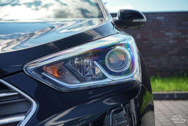Black Hyundai Santa Fe 2017 in Kaunas, with an engine capacity of 2.20 L and mileage of 193 thousand km for 17350 €, photo 6 on AUTOMOTO.COM.LV