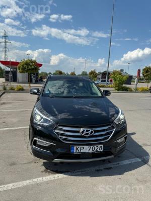 Black Hyundai Santa Fe 2017 in Ogre, with an engine capacity of 2.20 L and mileage of 196 thousand km for 12500 €, photo 6 on AUTOMOTO.COM.LV