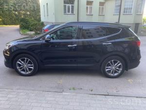 Melns Hyundai Santa Fe 2018 Rīga, ar dzinēja tilpumu 2.20 L un nobraukumu 200 tūkst. km par 15900 €, foto  vietnē AUTOMOTO.COM.LV